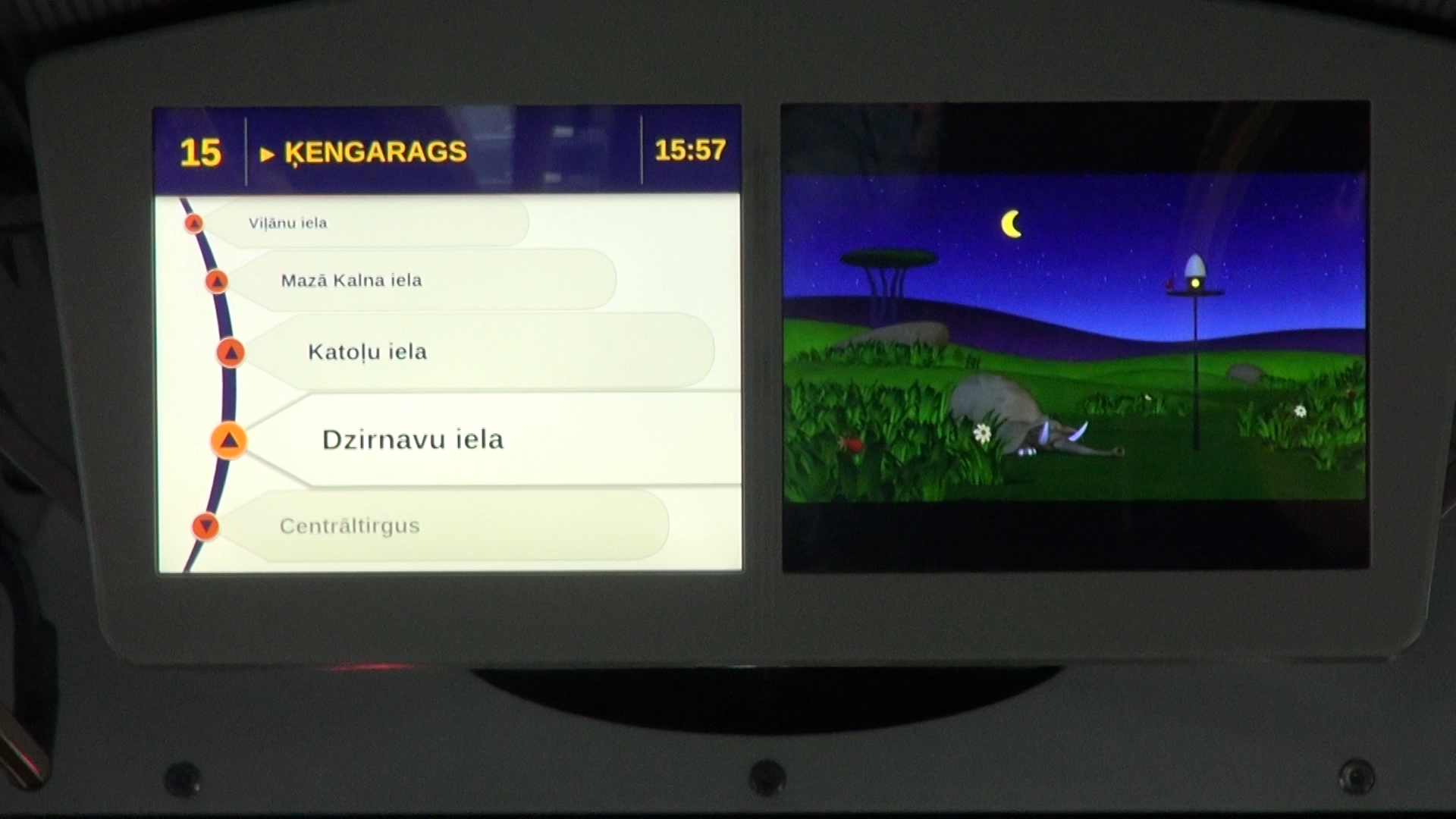 Rīgas sabiedriskajā transportā jāskatās agresīvas multfilmas - MansMedijs